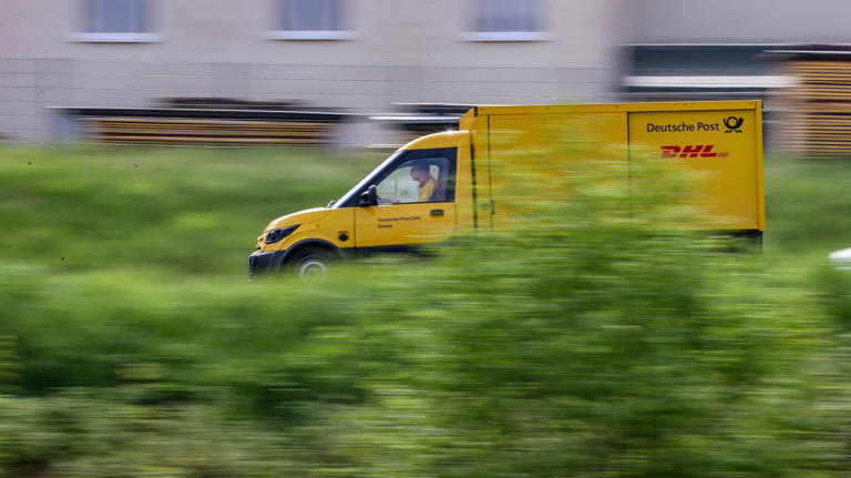 Postbote fährt Kind auf Fahrrad in Greifswald an
