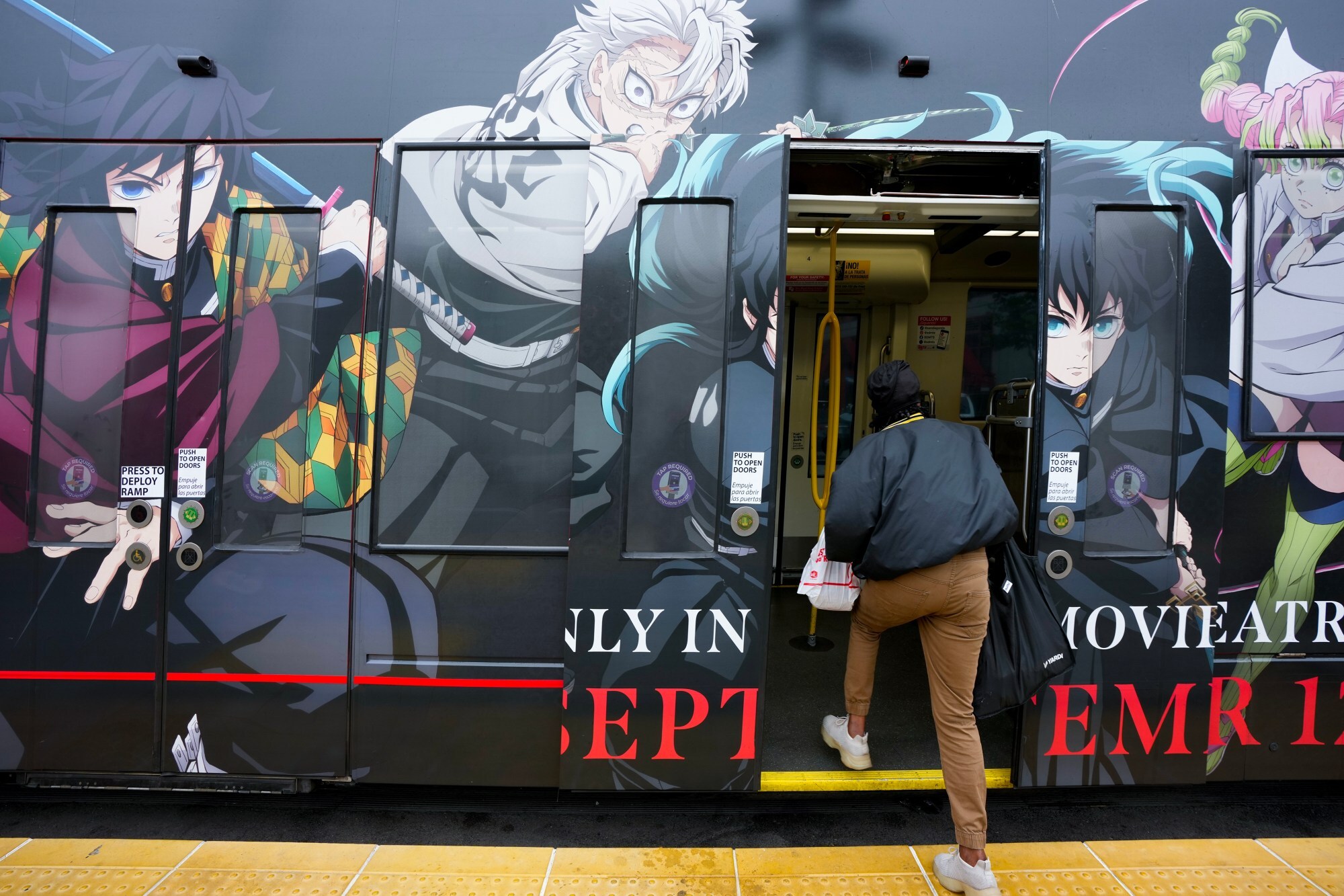 Nintendo, Hulu shell out thousands for Comic-Con wraps on San Diego ...