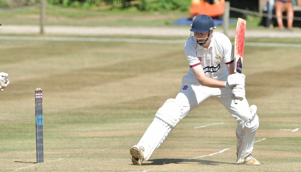 Match in 36 pictures: Findon beat Steyning to march on at top of table