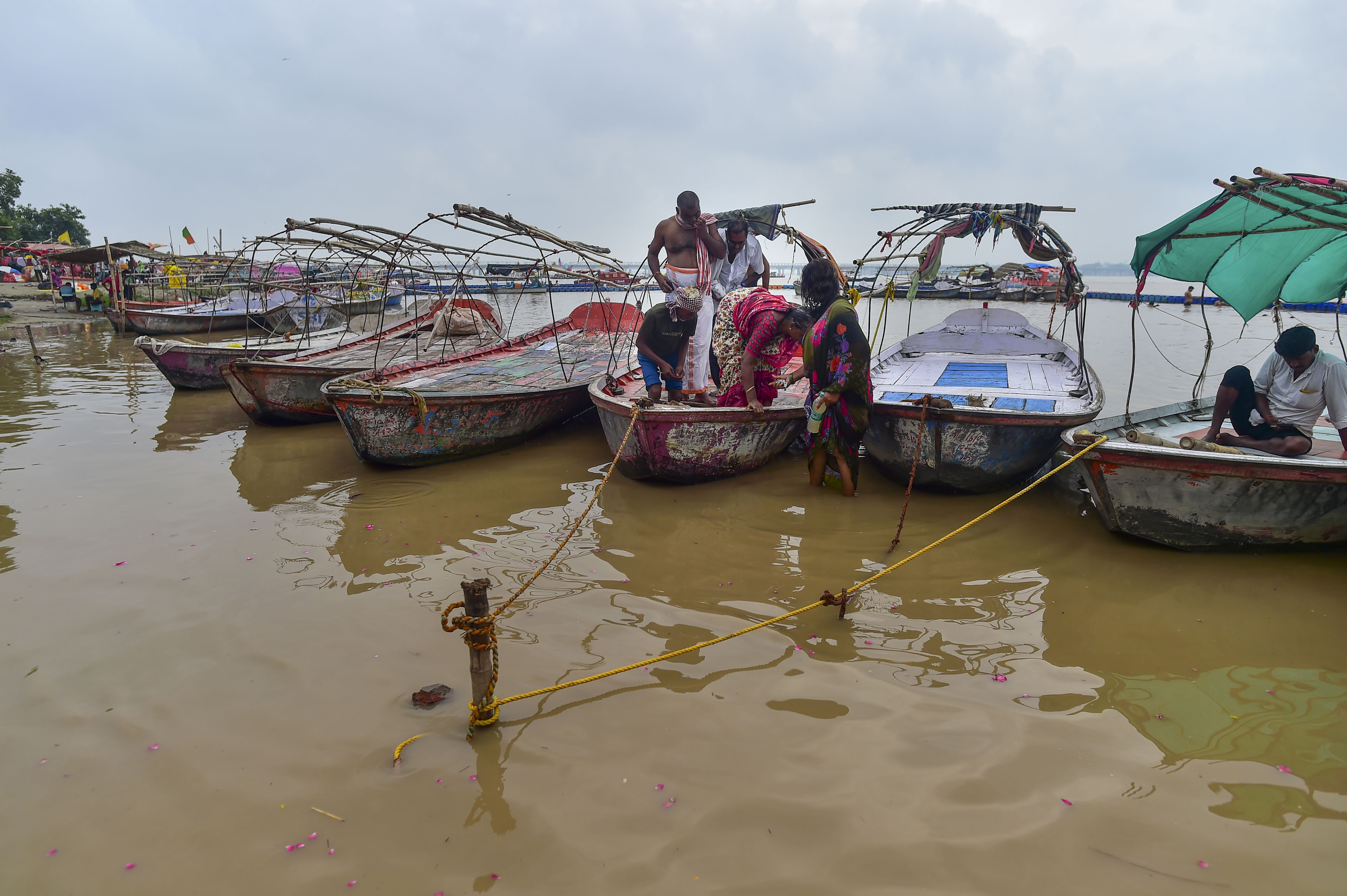 SUV plunges into river in Himachal, two dead