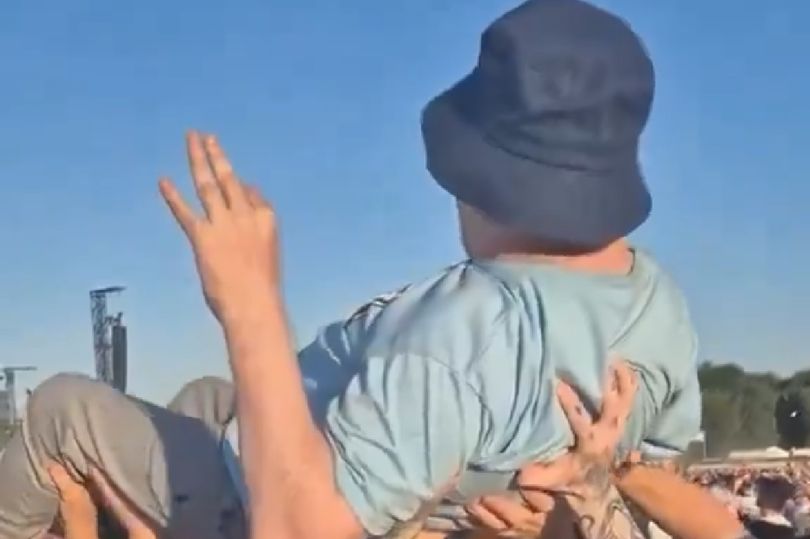 Oasis crowd praised for 'touch of class' to fan at Heaton Park gig