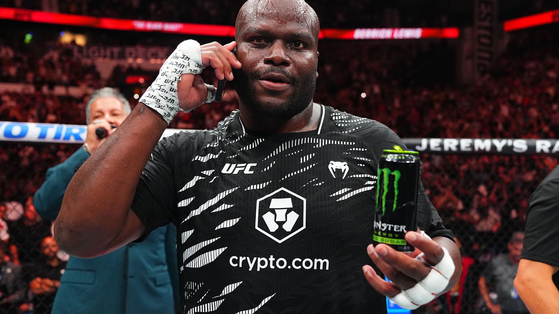 Video! What Did Derrick Lewis Talk To Trump About?