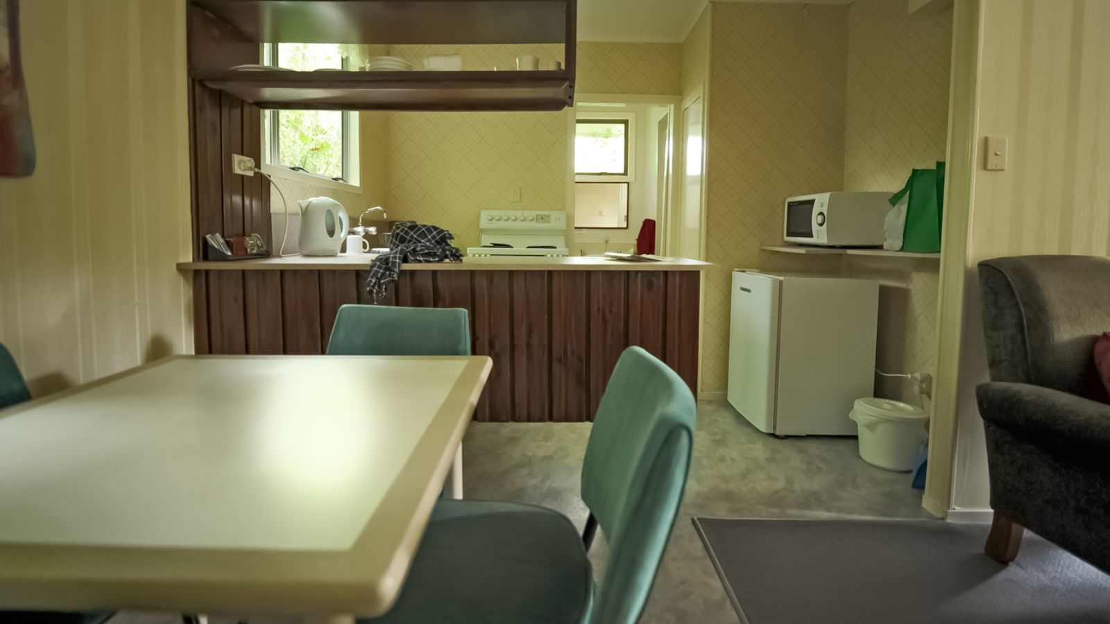 If Someone Is Being Deceptive, They’ll Usually Display These 15 Behaviors