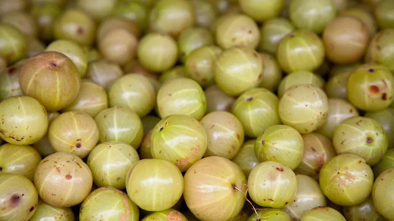 Still too young for grey hair? Try these 5 Indian herbs that can delay ...