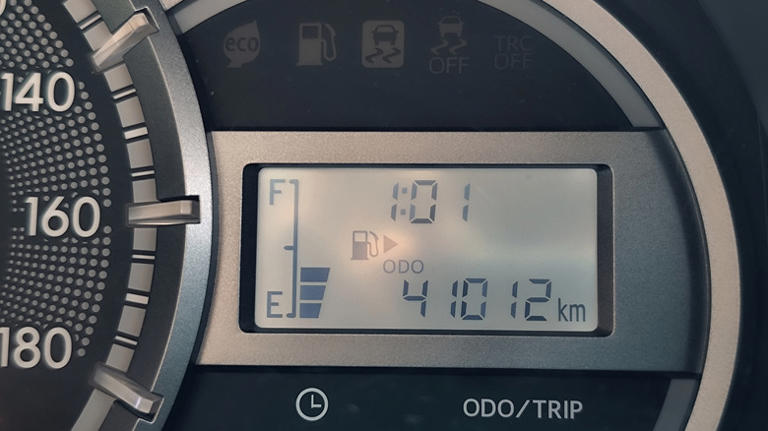 How To Tell If An Odometer Has Been Rolled Back