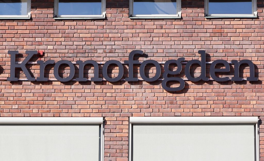Sonen försade sig – nu säljer Kronofogden mammans bil