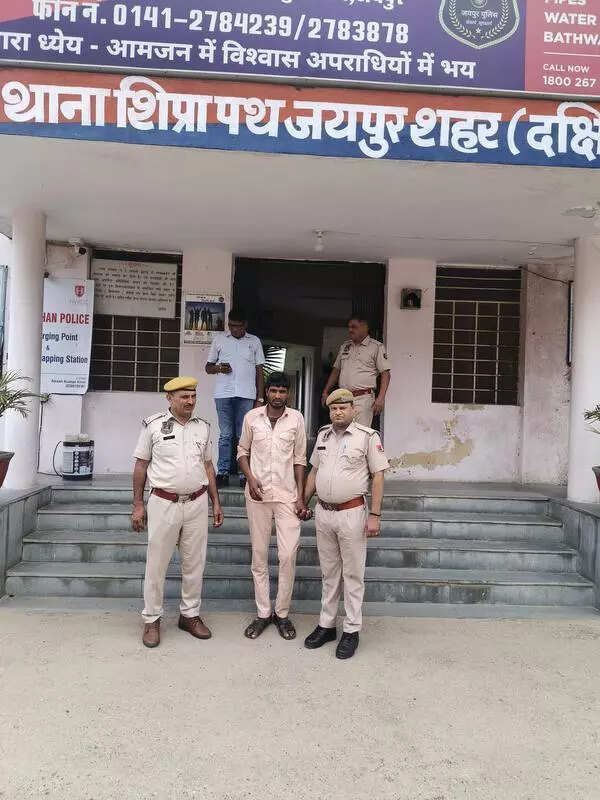 Chain snatching gang leader held after 400km chase across states