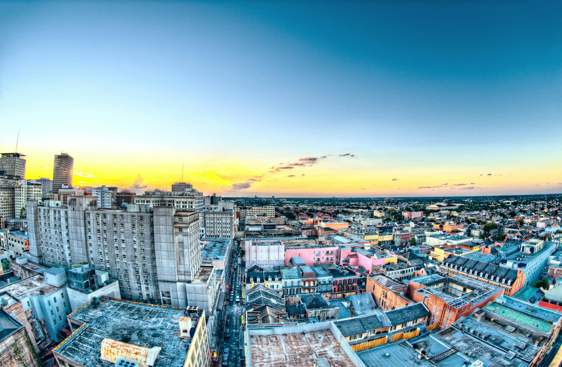 Hotels near Caesars Superdome in New Orleans (best walking distance hotels)