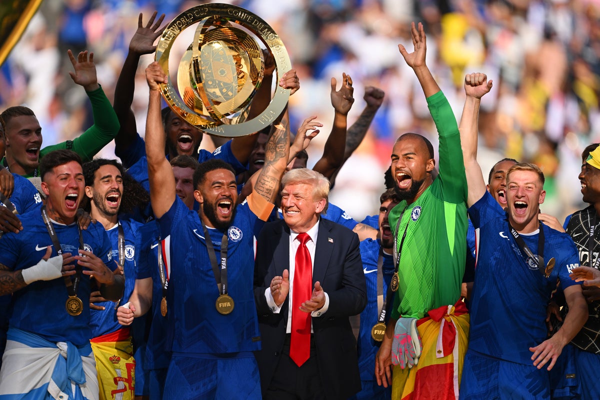 Donald Trump crashes Chelsea’s trophy celebrations as they lift the ...