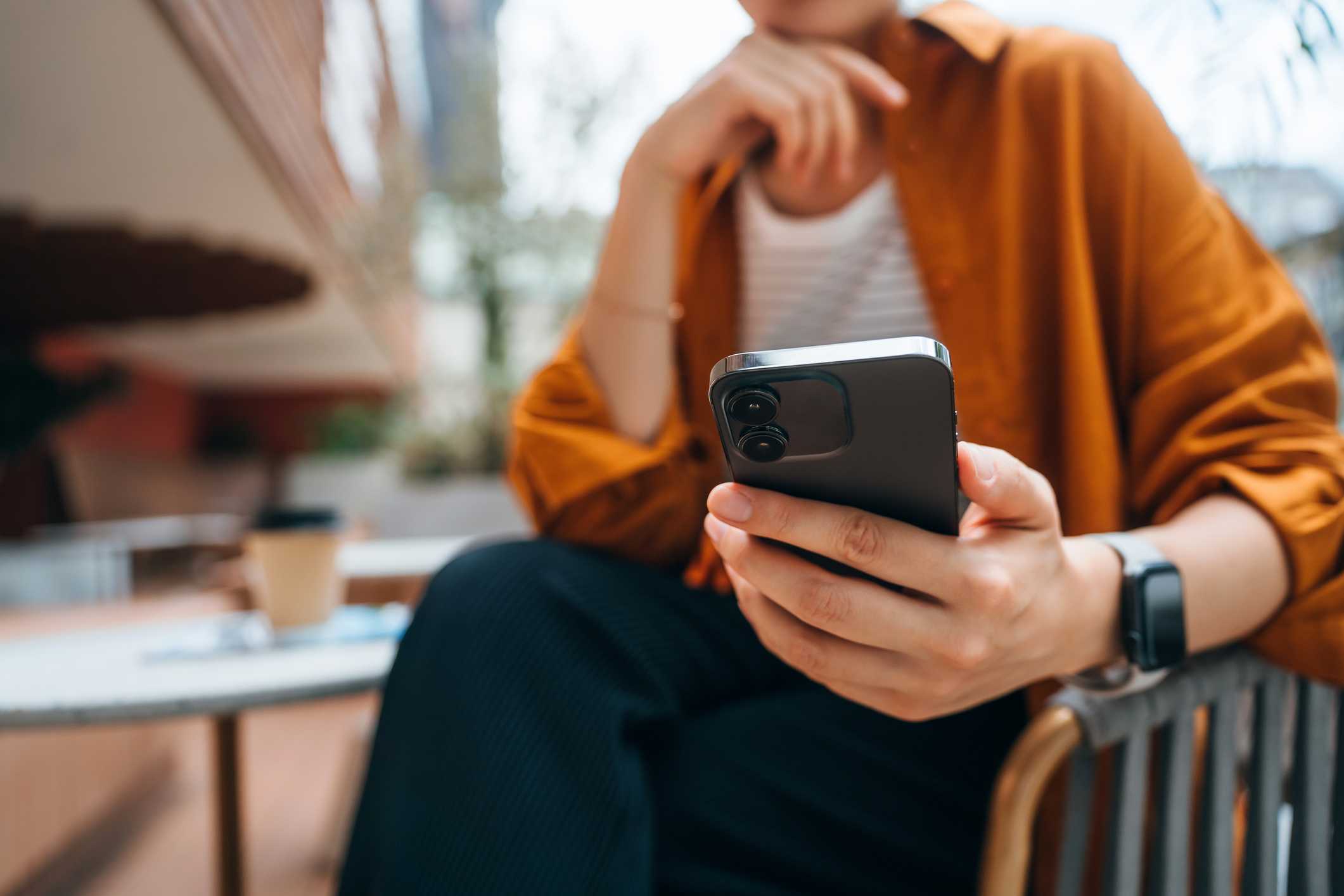 Cell-phone use affects parent-child interactions, even when adults aren ...