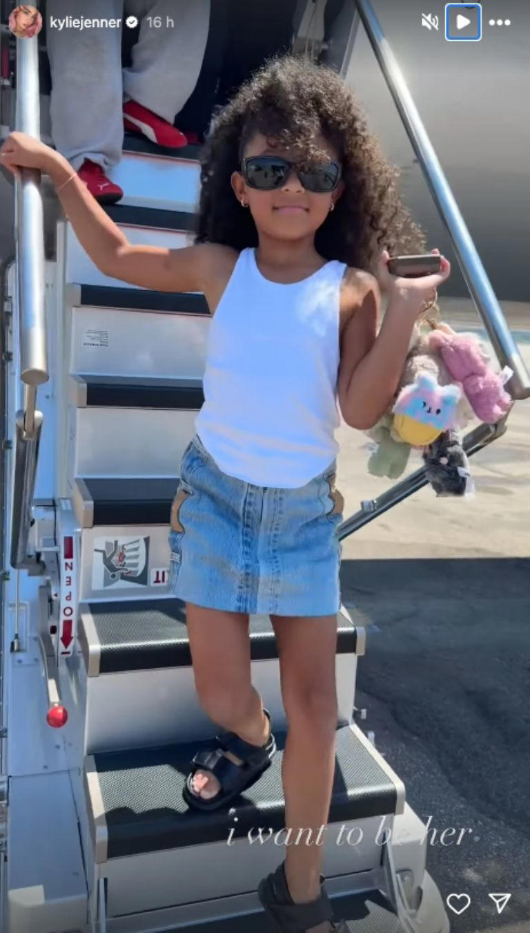Stormi, hija de Kylie Jenner, presume su colección de Labubus como todo ...
