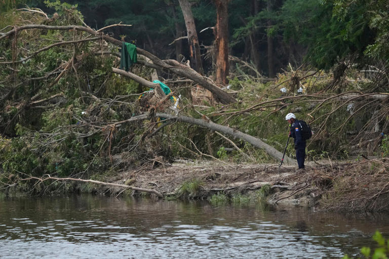 Texas floods: 133 dead as report claims Camp Mystic leader received ...