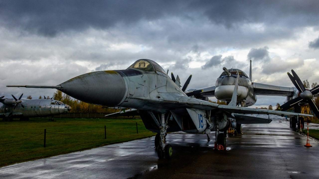 Why Fighter Jets Fail in Bad Weather
