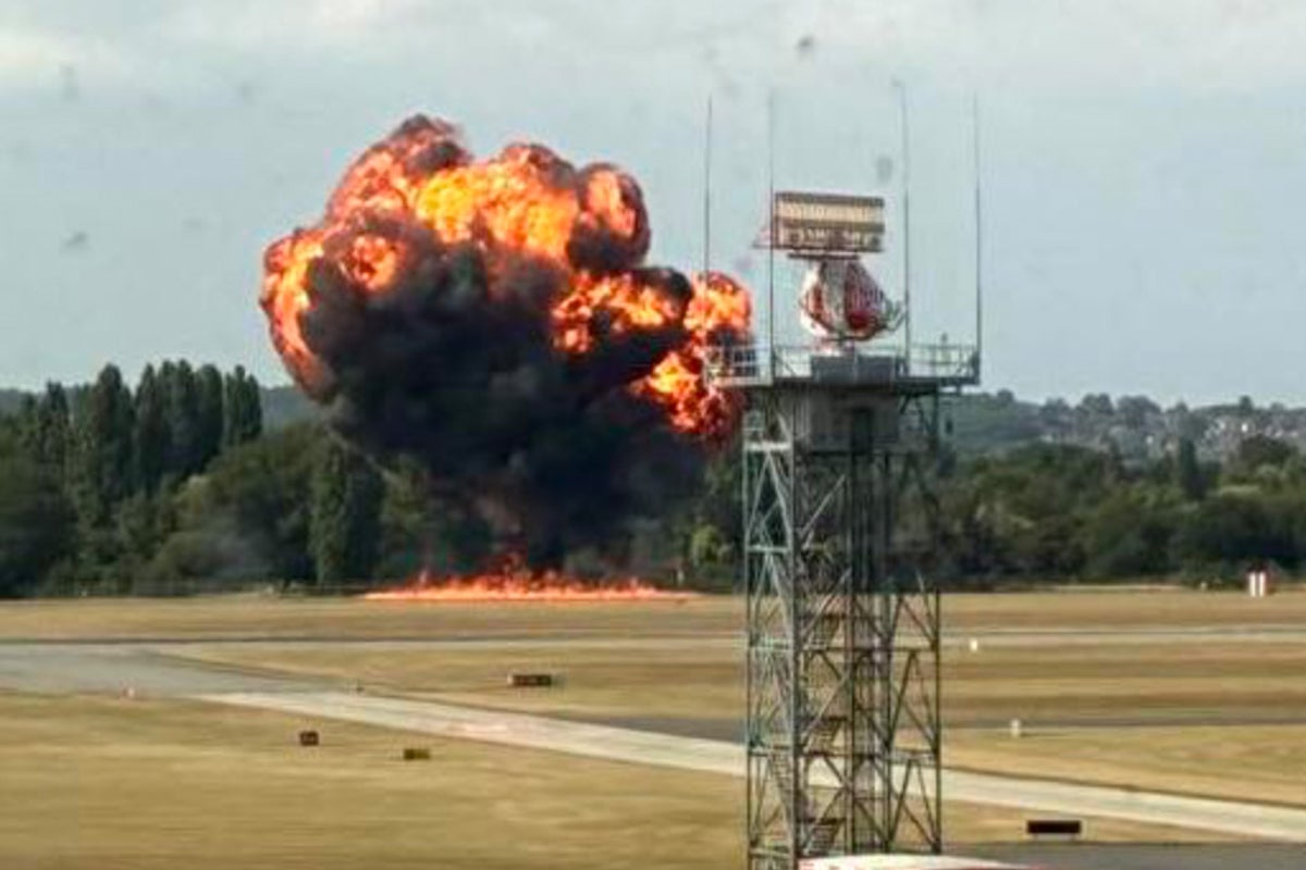 Southend Airport plane crash live: Ambulances at scene after aircraft ...