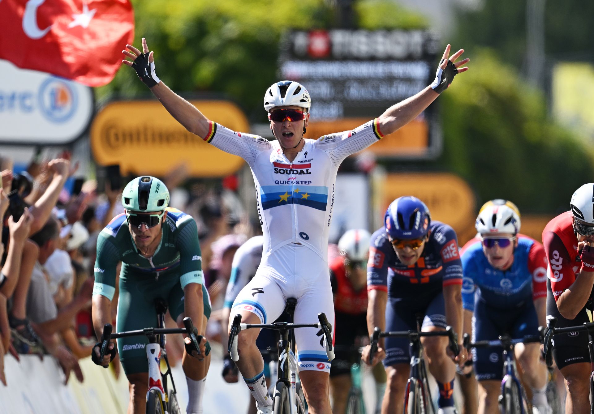 Tim Merlier pips Jonathan Milan for Tour de France Stage 9 victory in ...