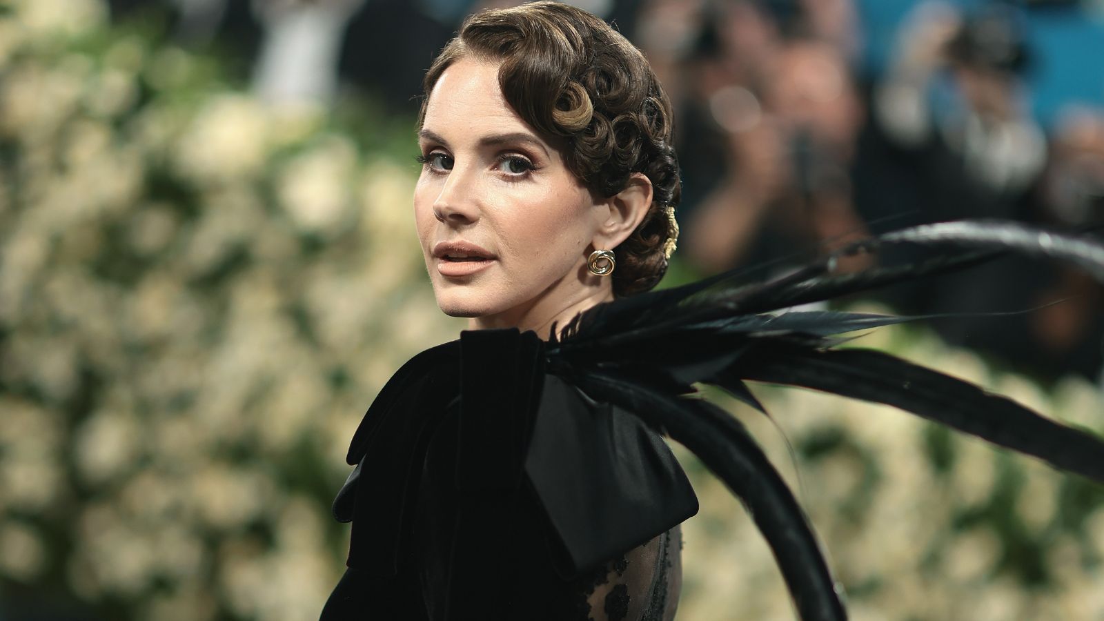 Lana Del Rey's kitchen throws trends out the window in favor of a crisp ...