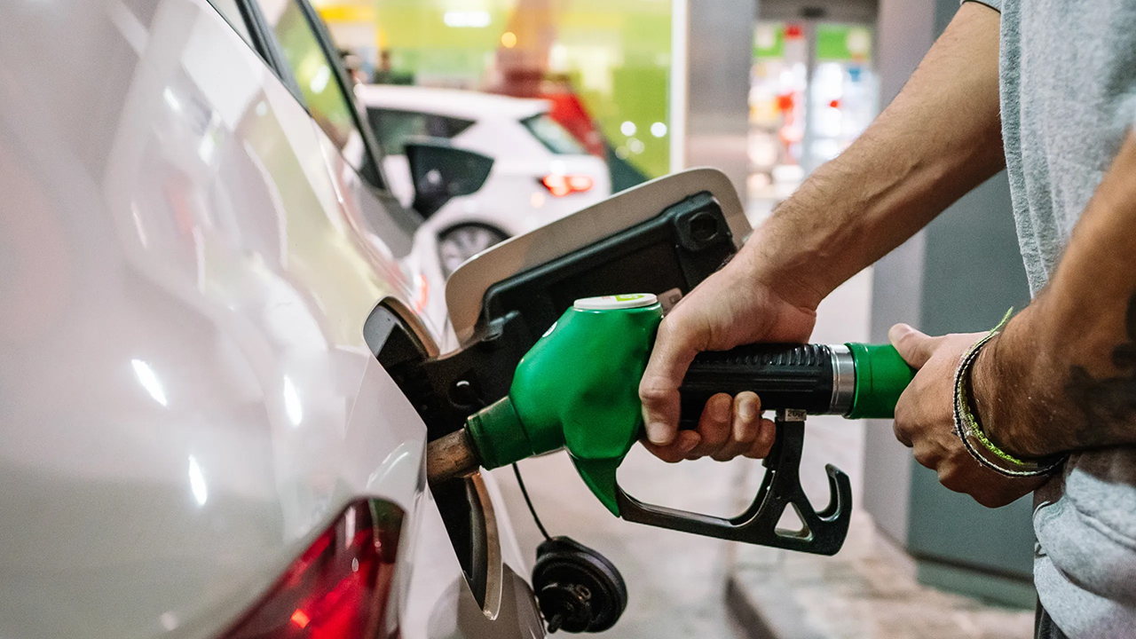 6 Dangerous Mistakes to Avoid at the Gas Pump