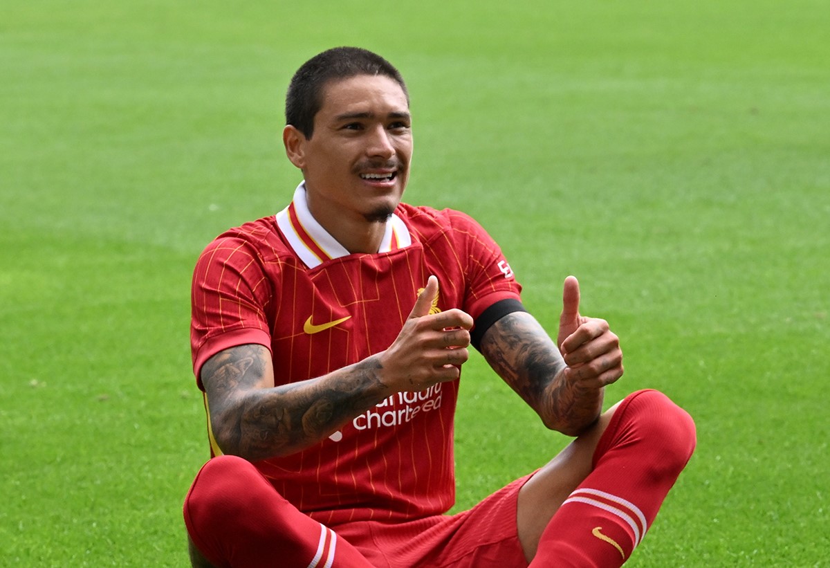 Em amistoso marcado por homenagens, Liverpool vence a primeira sem Jota