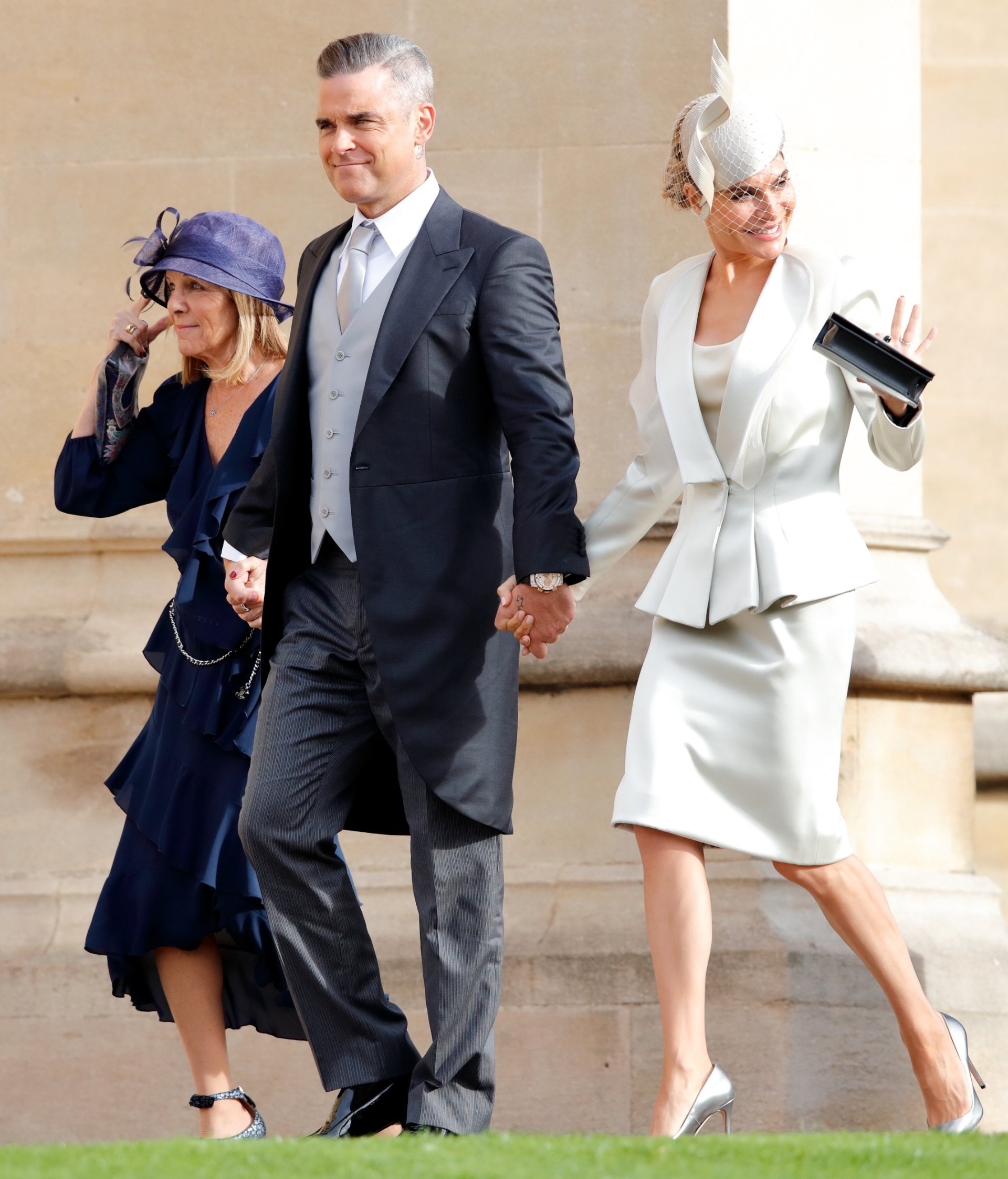 Robbie Williams gives sad update on parents' health