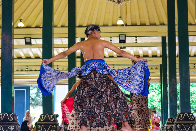 Ciri-Ciri Orang yang Diyakini Memiliki Keturunan Bangsawan Menurut ...