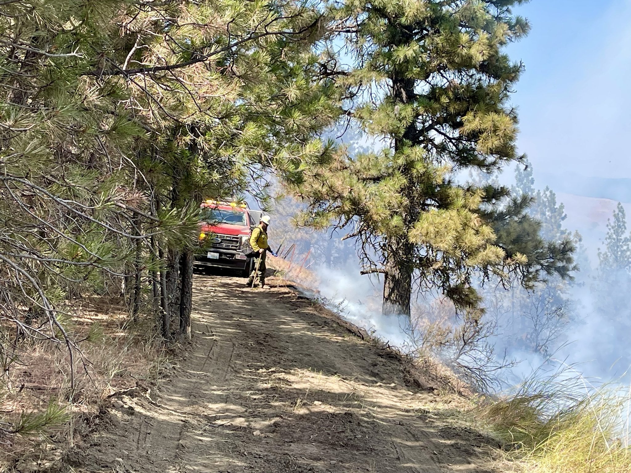 Hundreds of firefighters battling wildfires around Washington