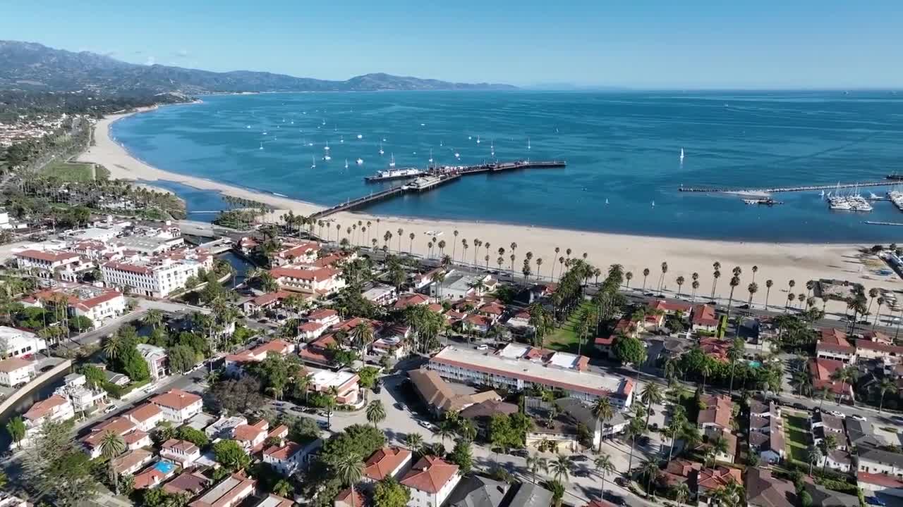Le littoral de Santa Barbara : un voyage époustouflant en drone