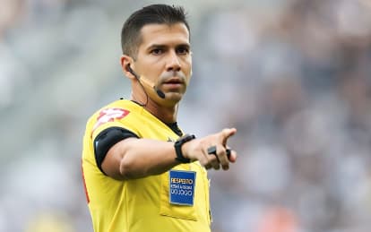 Decisão da arbitragem revolta torcedores em Corinthians x Bragantino