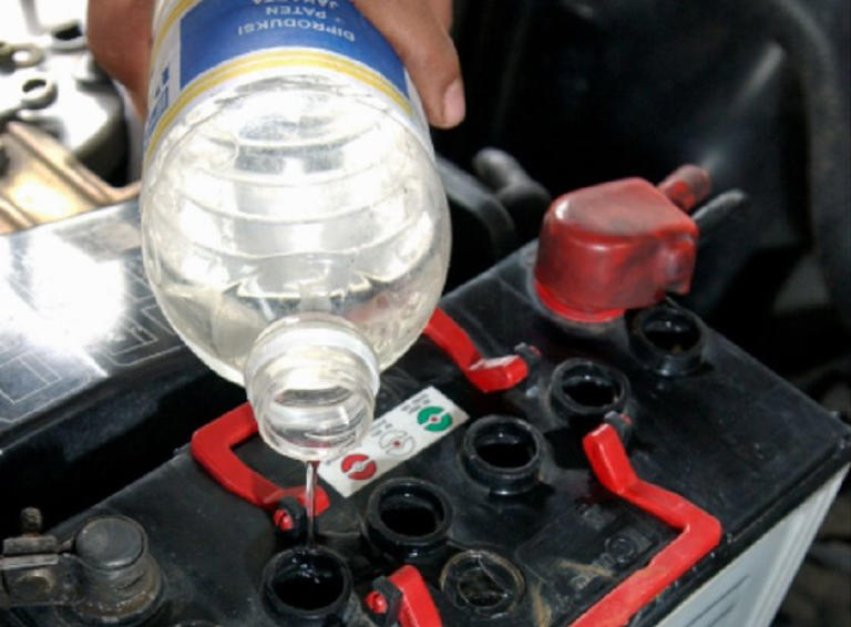 Ini Perbedaan Aki Kering dan Basah, Mana yang Cocok Untuk Mobil Anda?