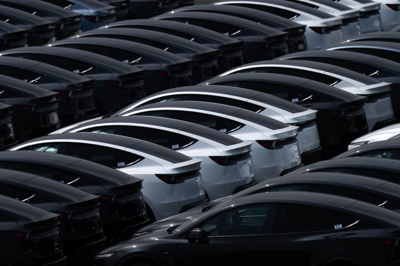 Tesla, Circle, and 6 Other Stocks to Short, According to J.P. Morgan