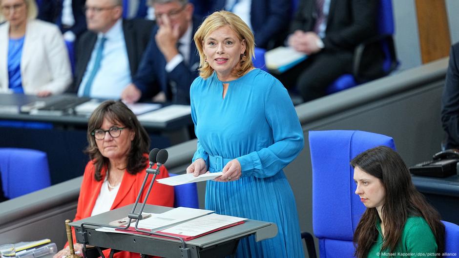 Presiden Parlemen Jerman Minta Pengibaran Bendera Pelangi Dicopot dari ...