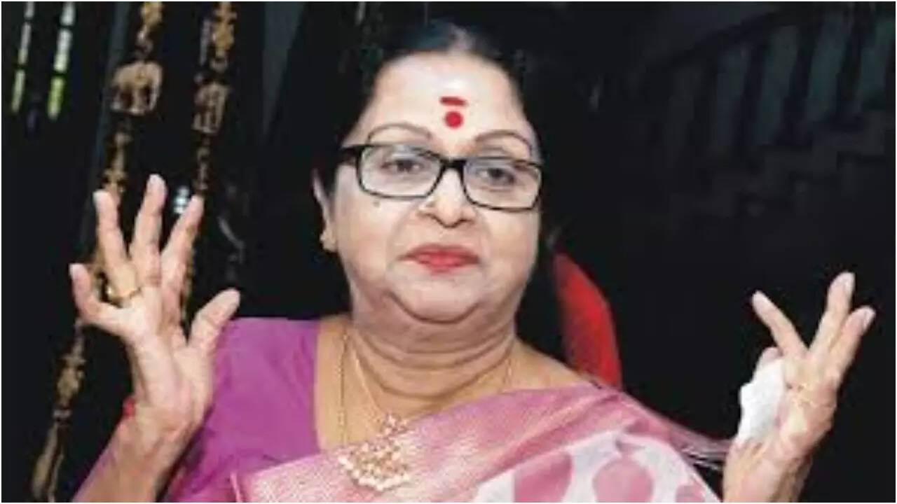 Actor Saroja Devi aka 'Abhinaya Saraswathi' and 'Kannadathu Paingili ...