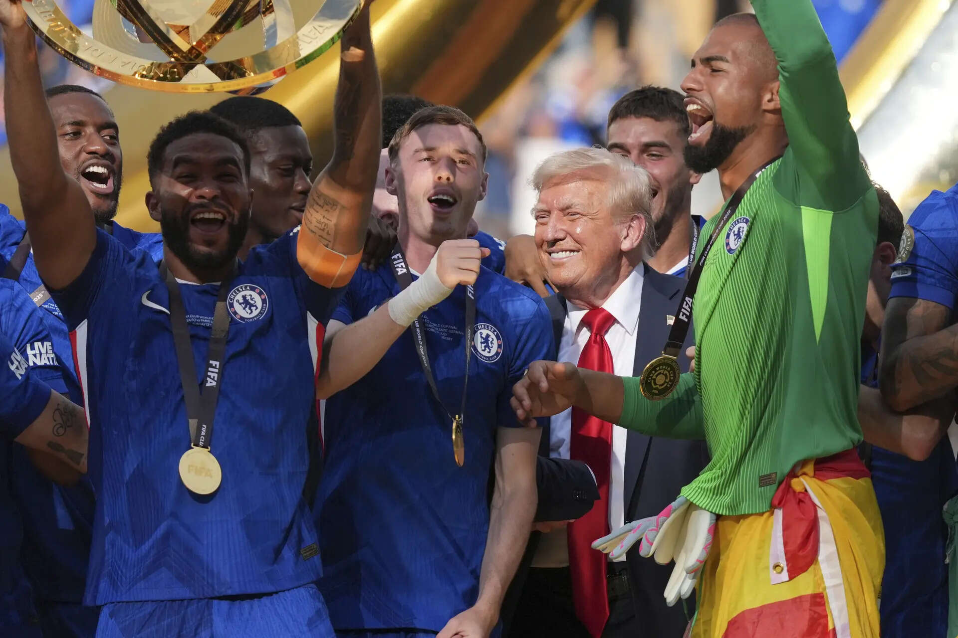 Boos and cheers greet US President Trump at Club World Cup final