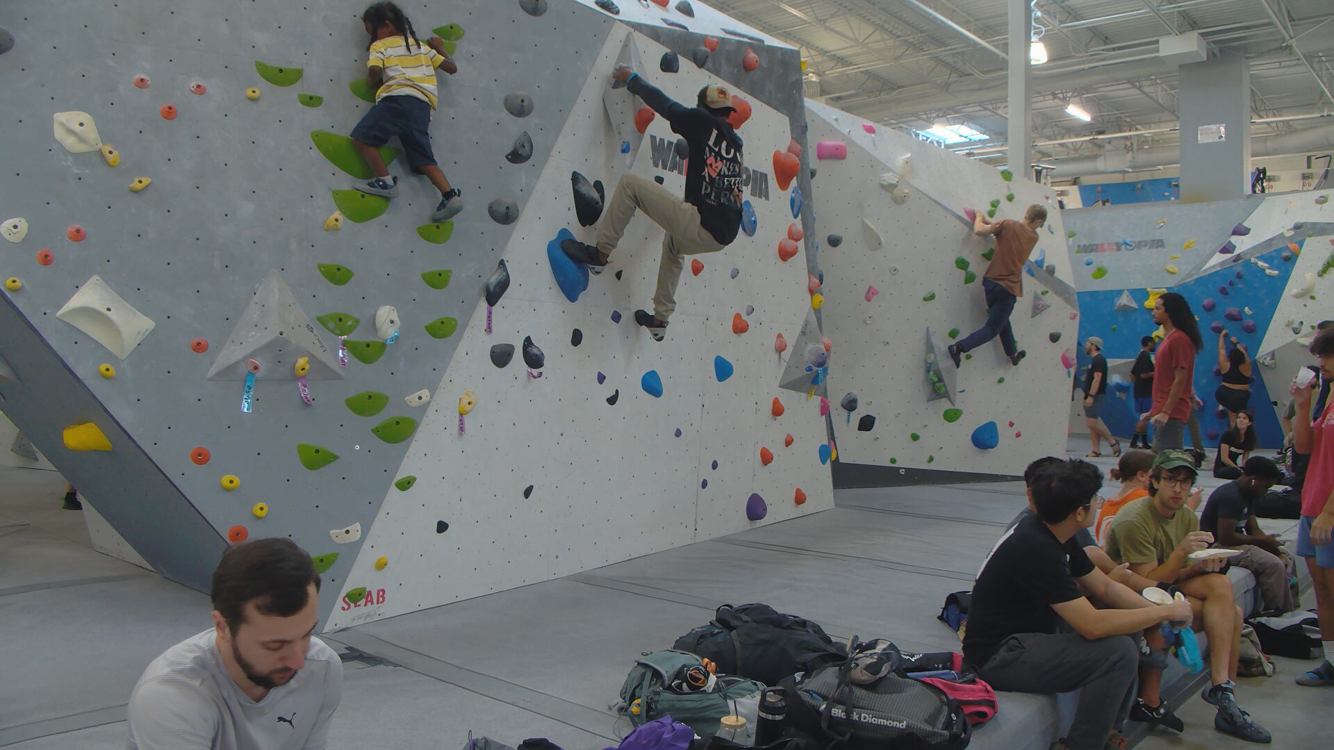 ‘He was the best:’ Climbers head back to Memphis Rox to honor employee ...