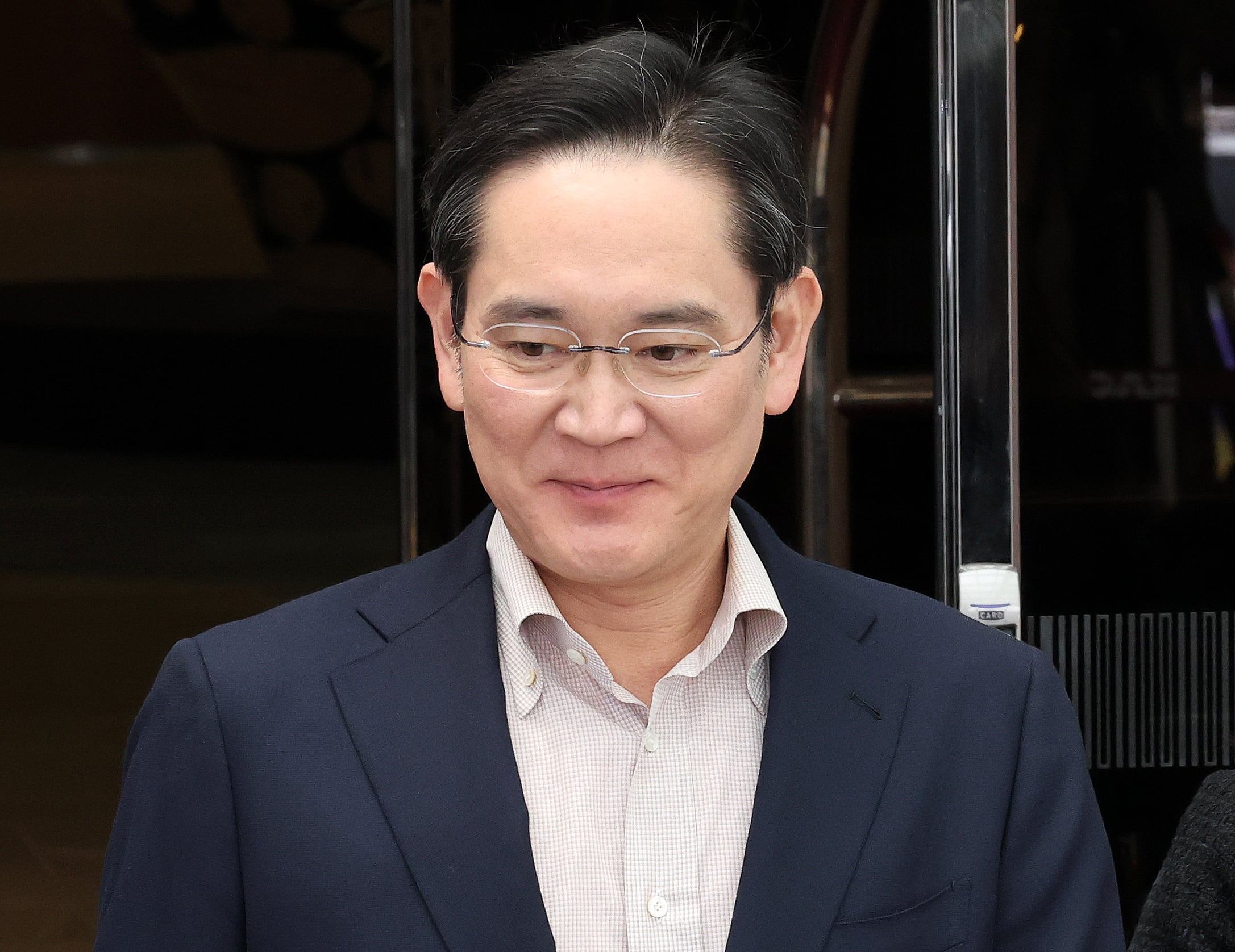 Samsung’s Lee returns from Sun Valley, says ‘We’ll work hard’