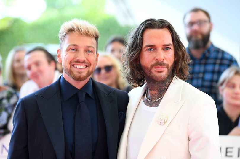 Pete Wicks begs Sam Thompson to 'calm yourself' after cosmetic ...