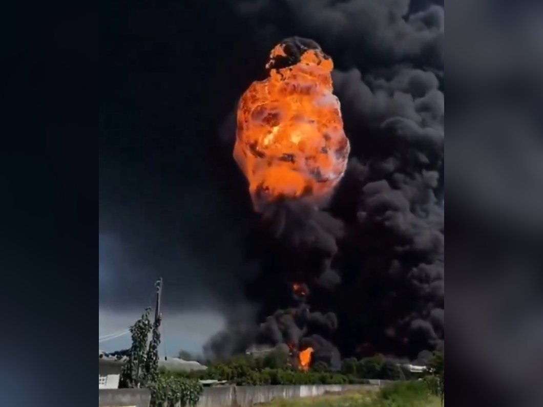 Huge pillar of smoke during Taiwan battery factory fire