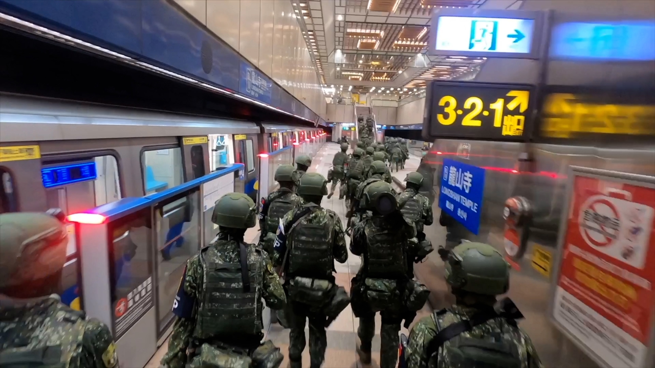 Military practices deployment using Taipei’s MRT