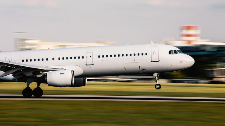 What Do The Red And Green Dots On Aircraft Tires Mean?