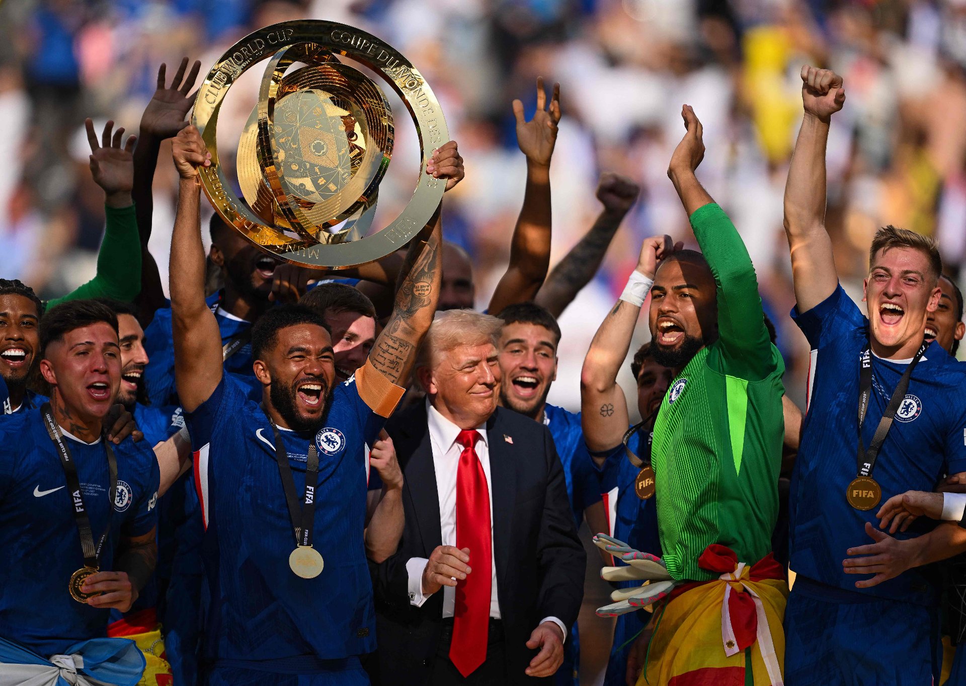 Donald Trump dukket opp – bisarre bilder i natt