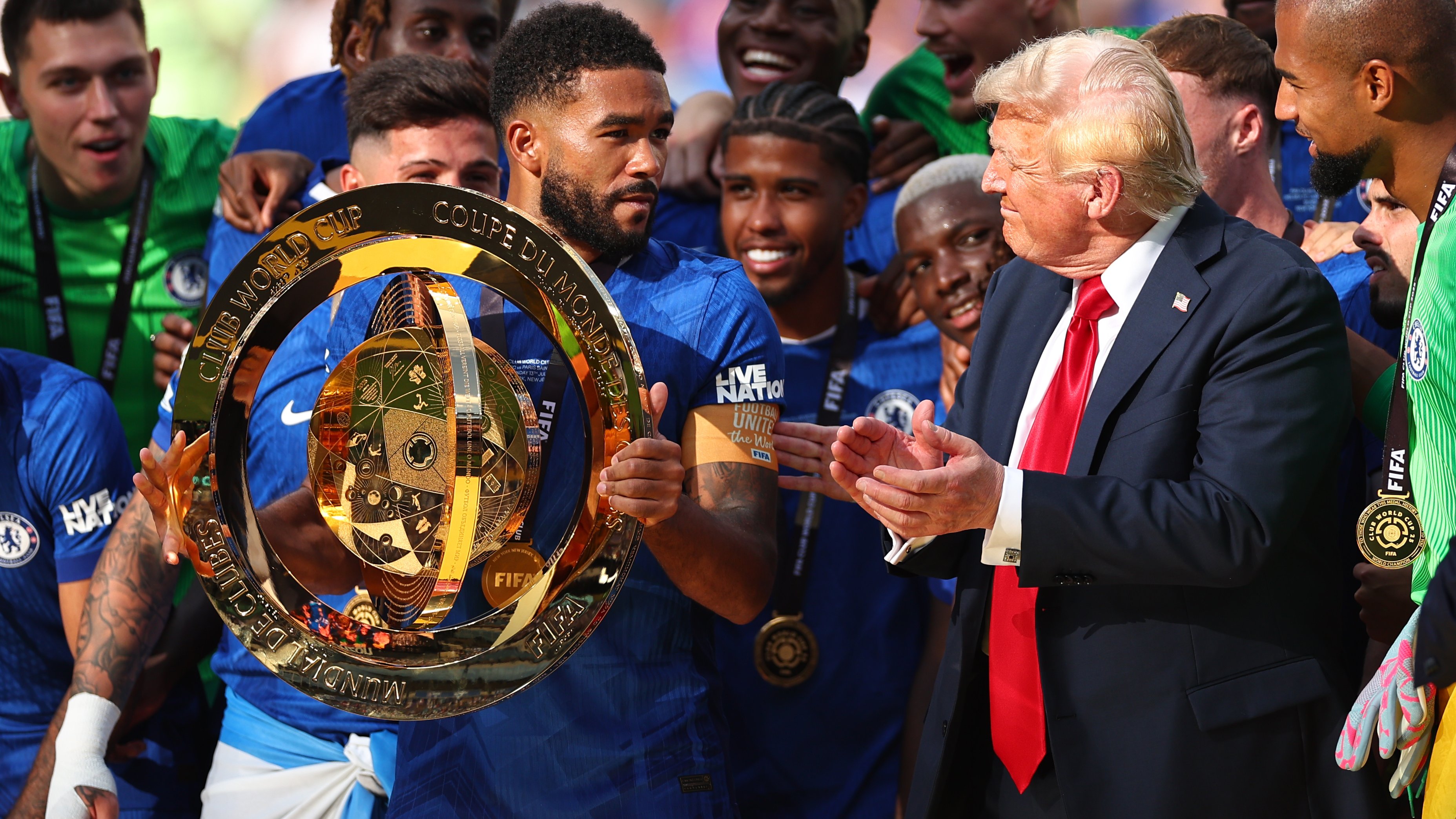 Przegonili Donalda Trumpa. "Co on tu robi?". Sceny w USA