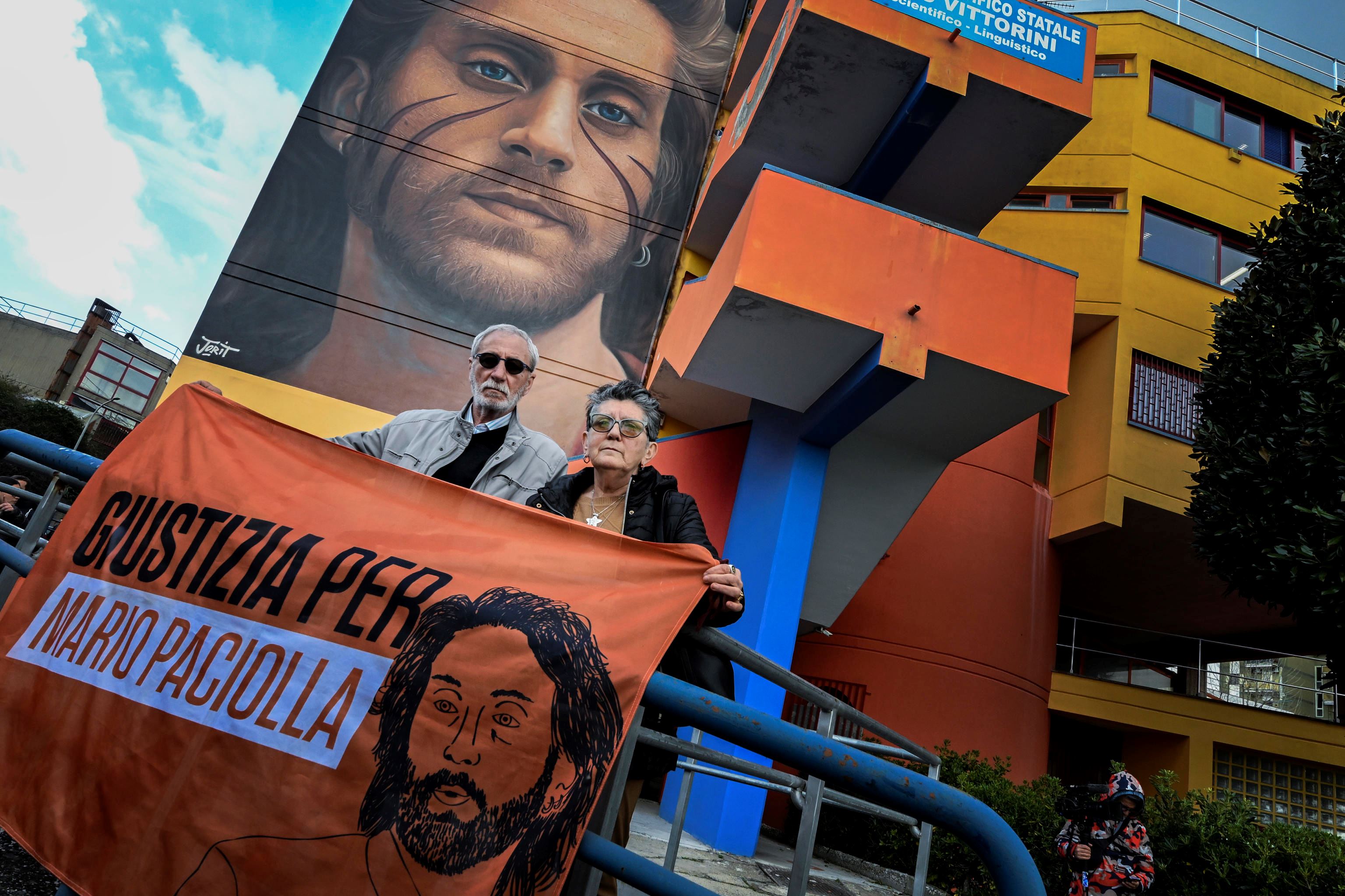 Mario Paciolla è morto 5 anni fa, i suoi genitori non sanno ancora il ...