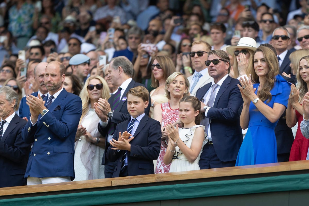 Seeing double: Vernon Kay enjoys Wimbledon with daughter Phoebe and she ...