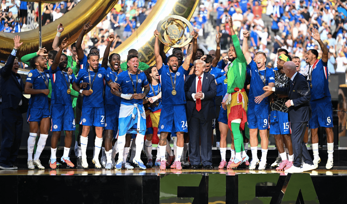 Trump zorgt voor enorme verbazing bij Chelsea met aanwezigheid bij ...