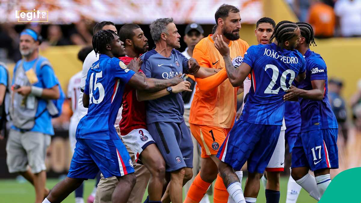 PSG coach Luis Enrique appears to hit Chelsea star Joao Pedro in the ...