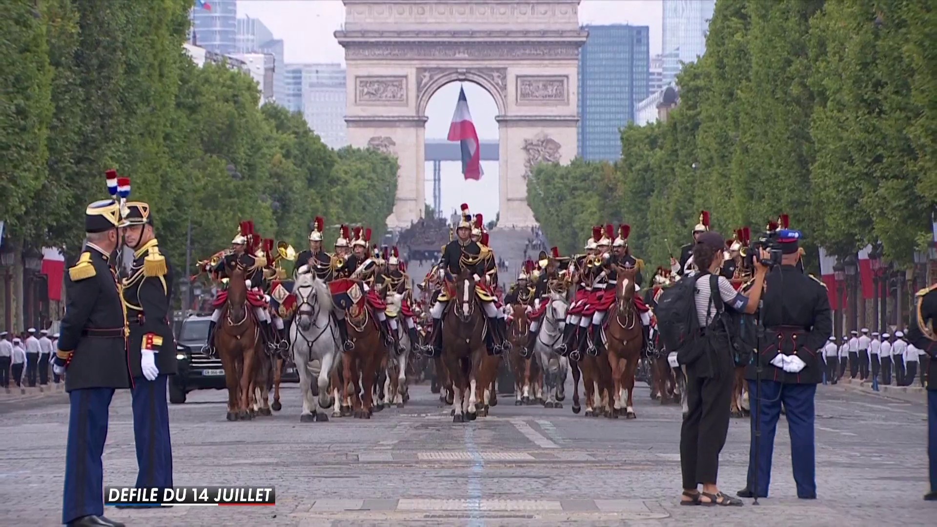 Le régiment de cavalerie de la garde est le dernier régiment monté de ...