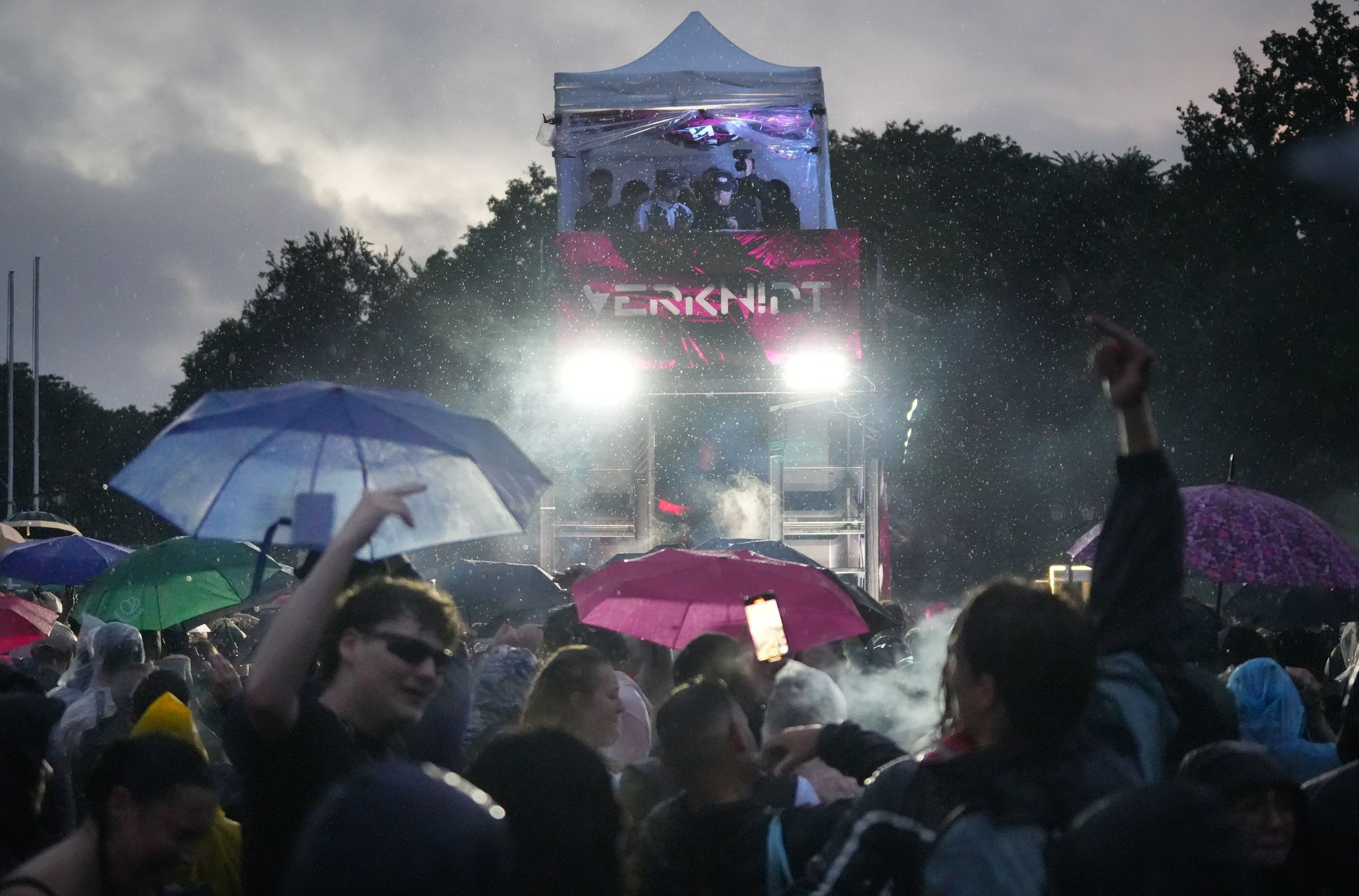 Alkohol und Drogen sorgen bei Rave für Rettungseinsätze
