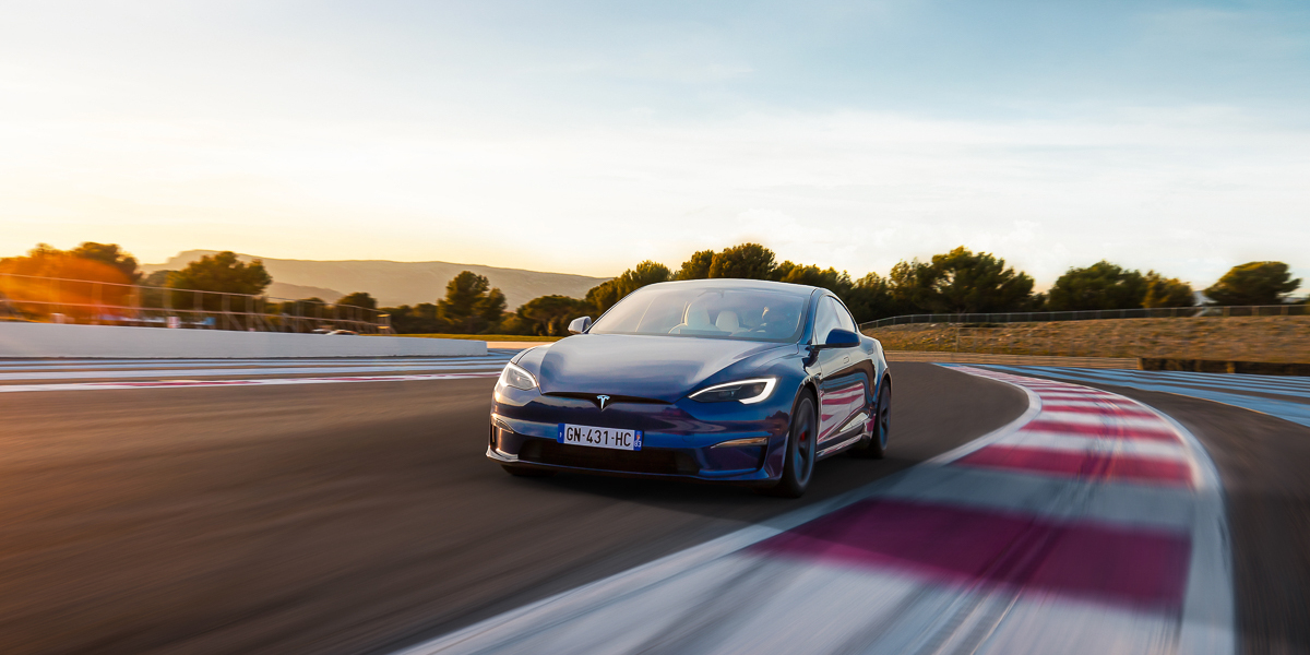 “Aktiebubblan” Tesla lockar med begagnat