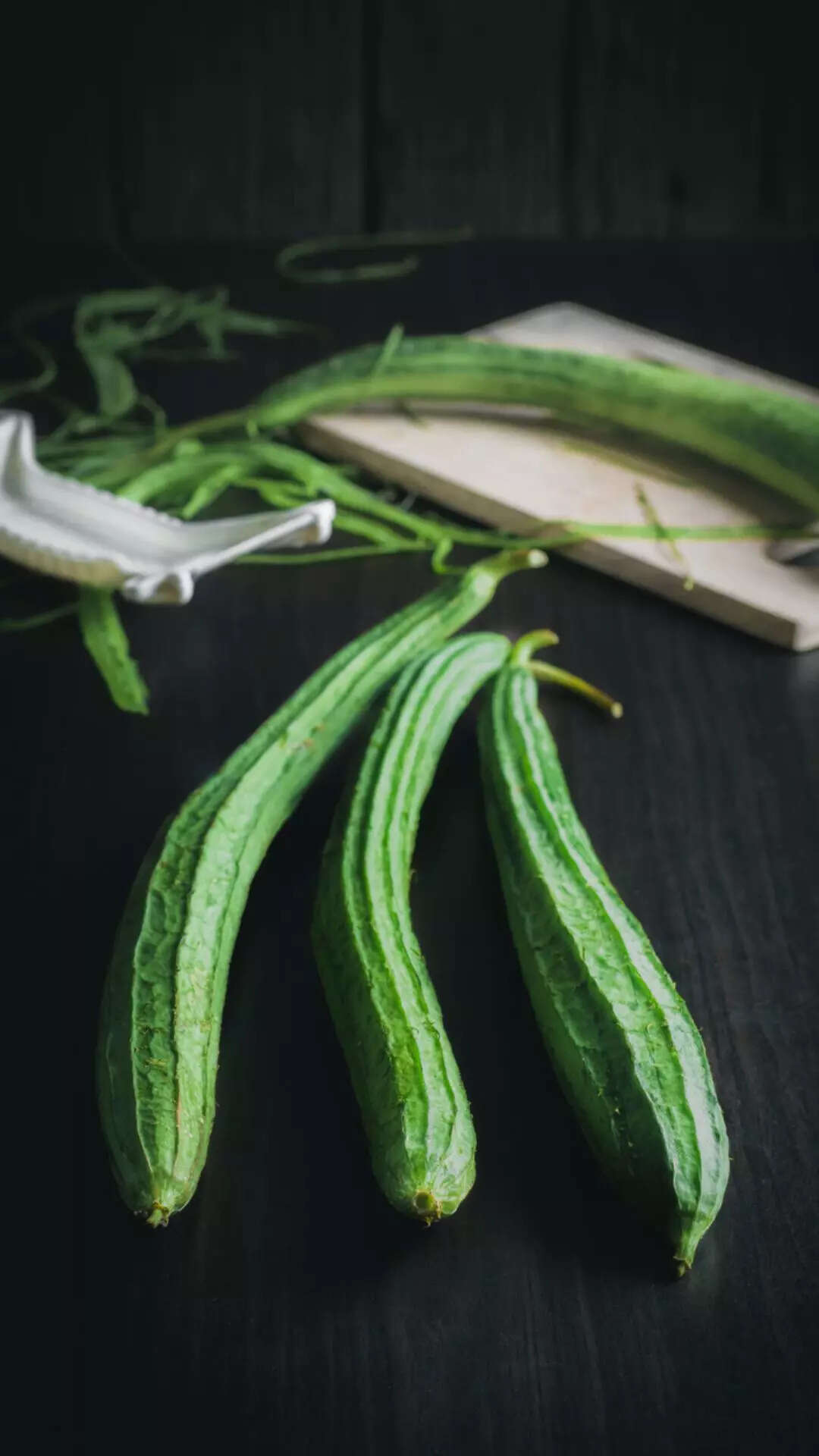 10 health benefits of eating Tori (ridge gourd) every day