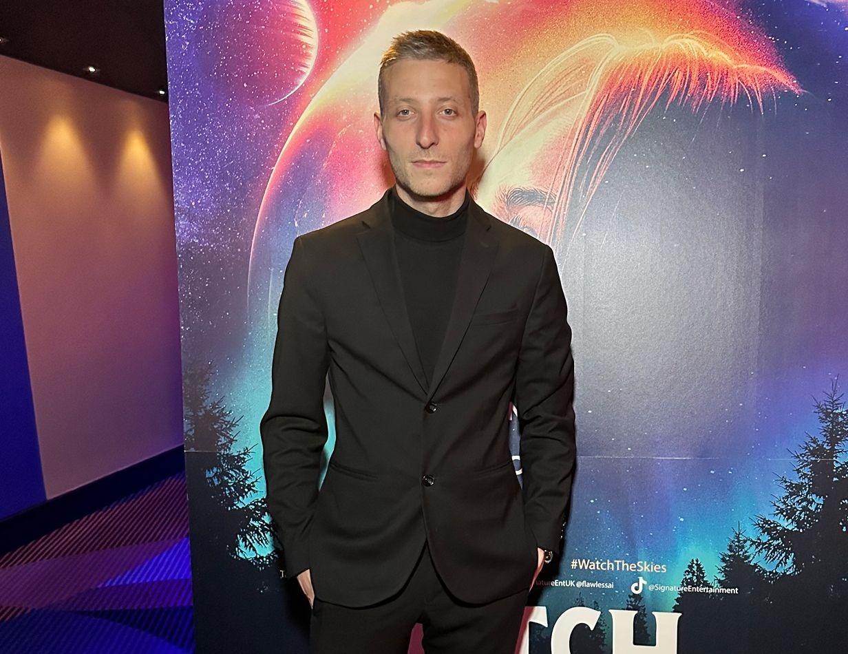 Award-winning magician Josh Hodis brings magic to the red carpet at ...