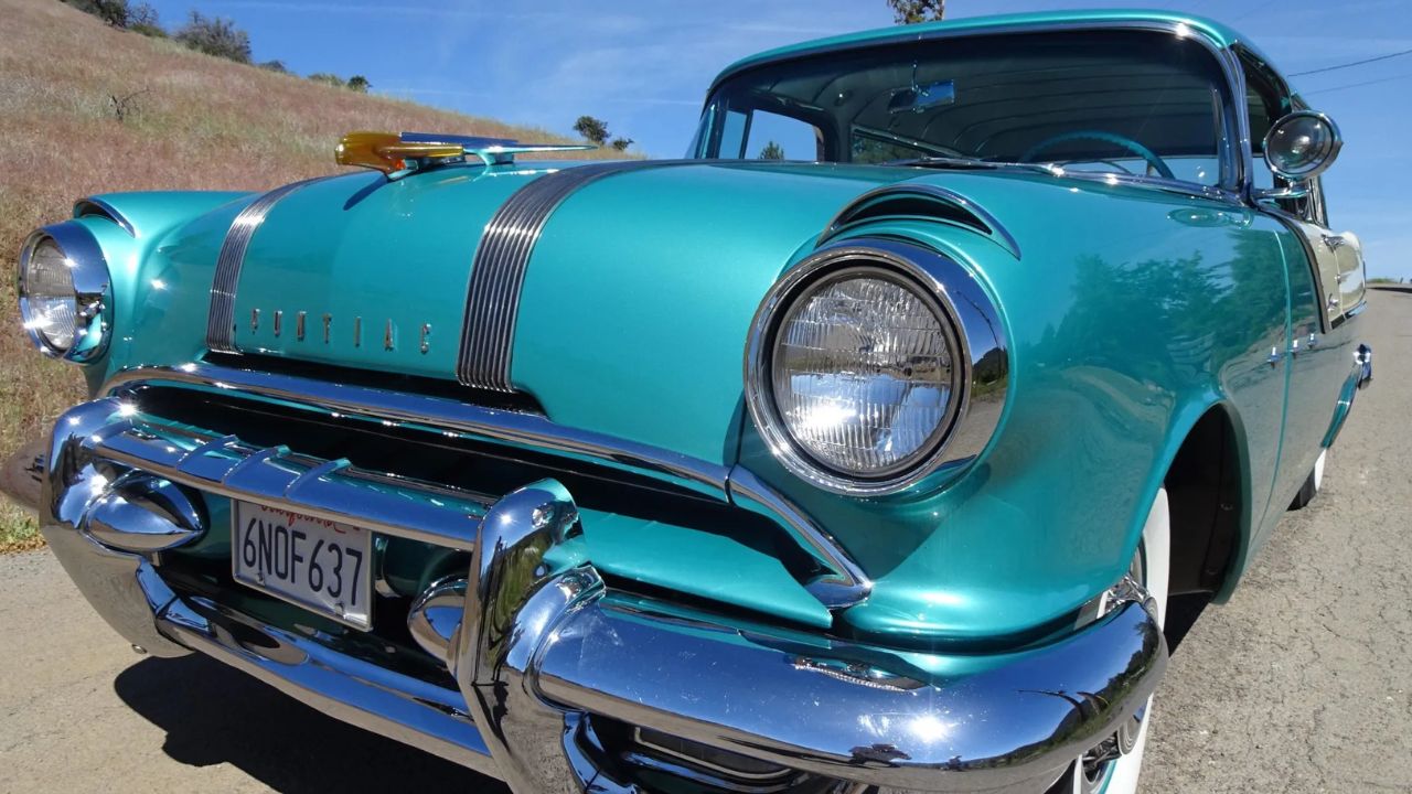 ’55 Pontiac Safari wagon style and speed